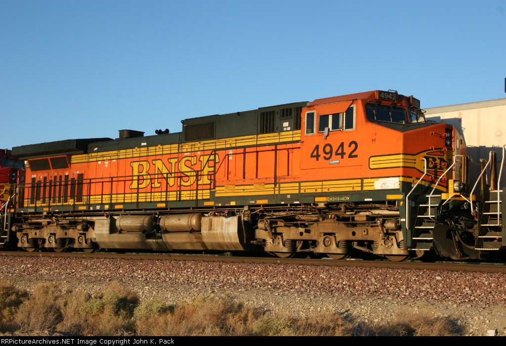 BNSF 4942